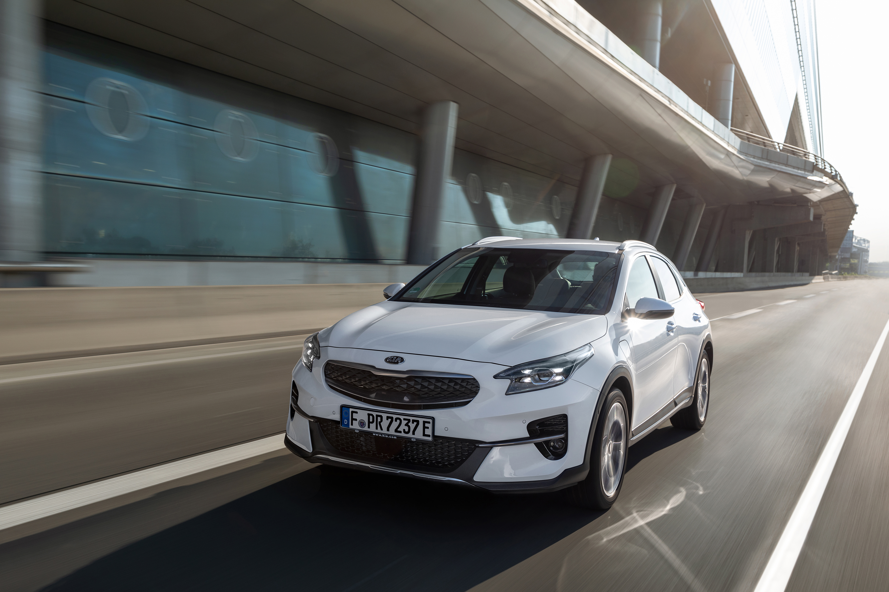 KIA exPRESS - XCeed PHEV - KIA CZECH